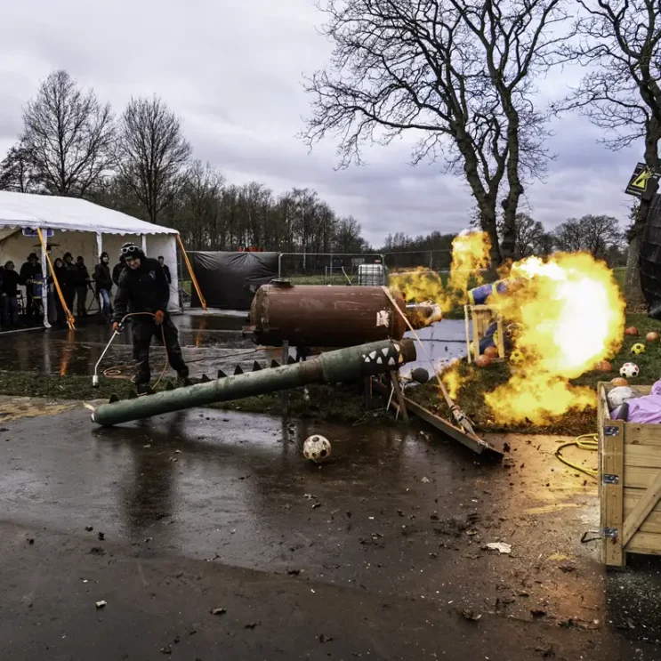 Knallend afscheid 2025 met Carbidteam Knalle Oester | DitisPeize